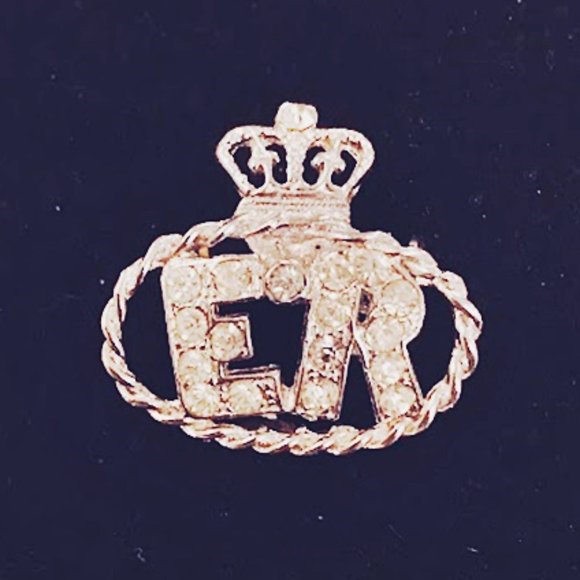 Jewelry | Vintage Er Queen Elizabeth Silver Tone Rhinestone Brooch With ...
